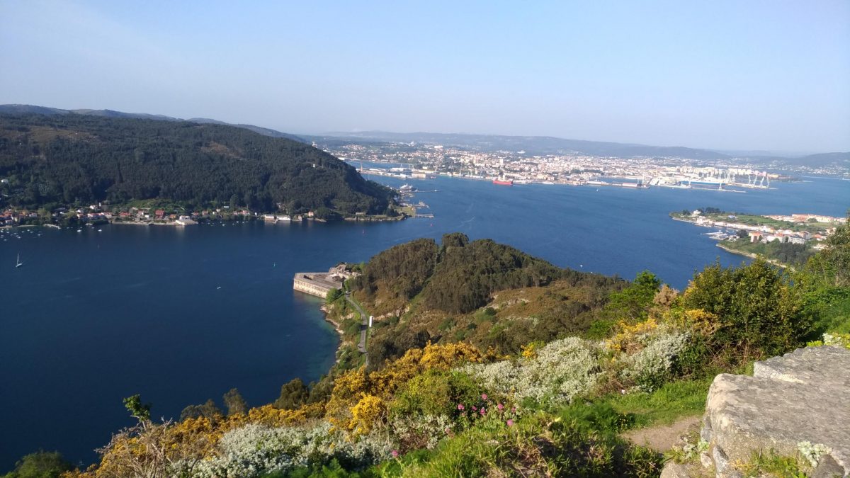 El mirador de A Bailadora y las baterías de Montefaro en Ares, en la ...