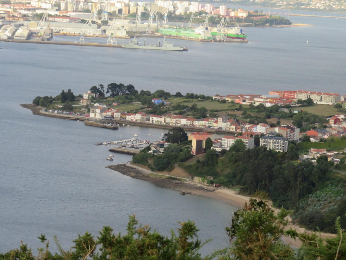 El mirador de A Bailadora y las baterías de Montefaro en Ares, en la ...
