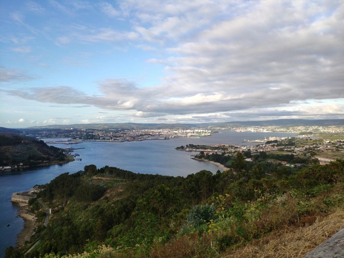El mirador de A Bailadora y las baterías de Montefaro en Ares, en la ...